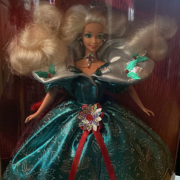 Mattel | Toys | Vintage 995 Happy Holidays Barbie Doll New In Unopened ...